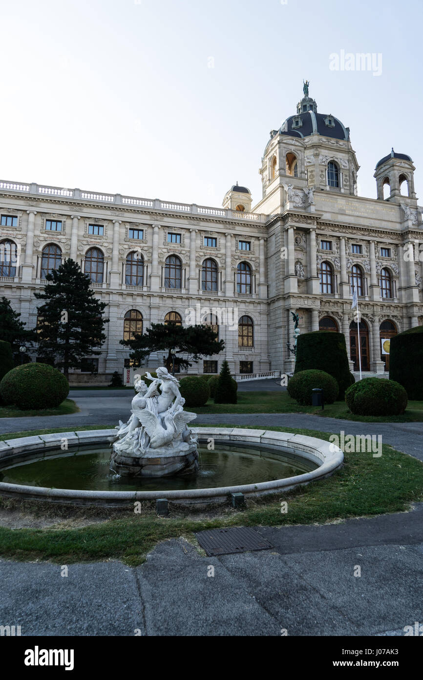 Vienna fountain hi-res stock photography and images - Alamy