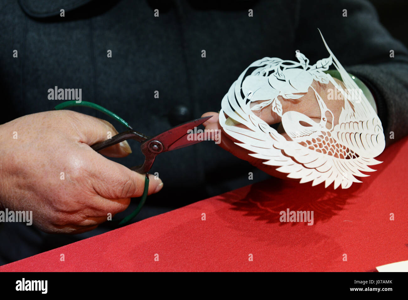 Chinese paper cut hi-res stock photography and images - Alamy
