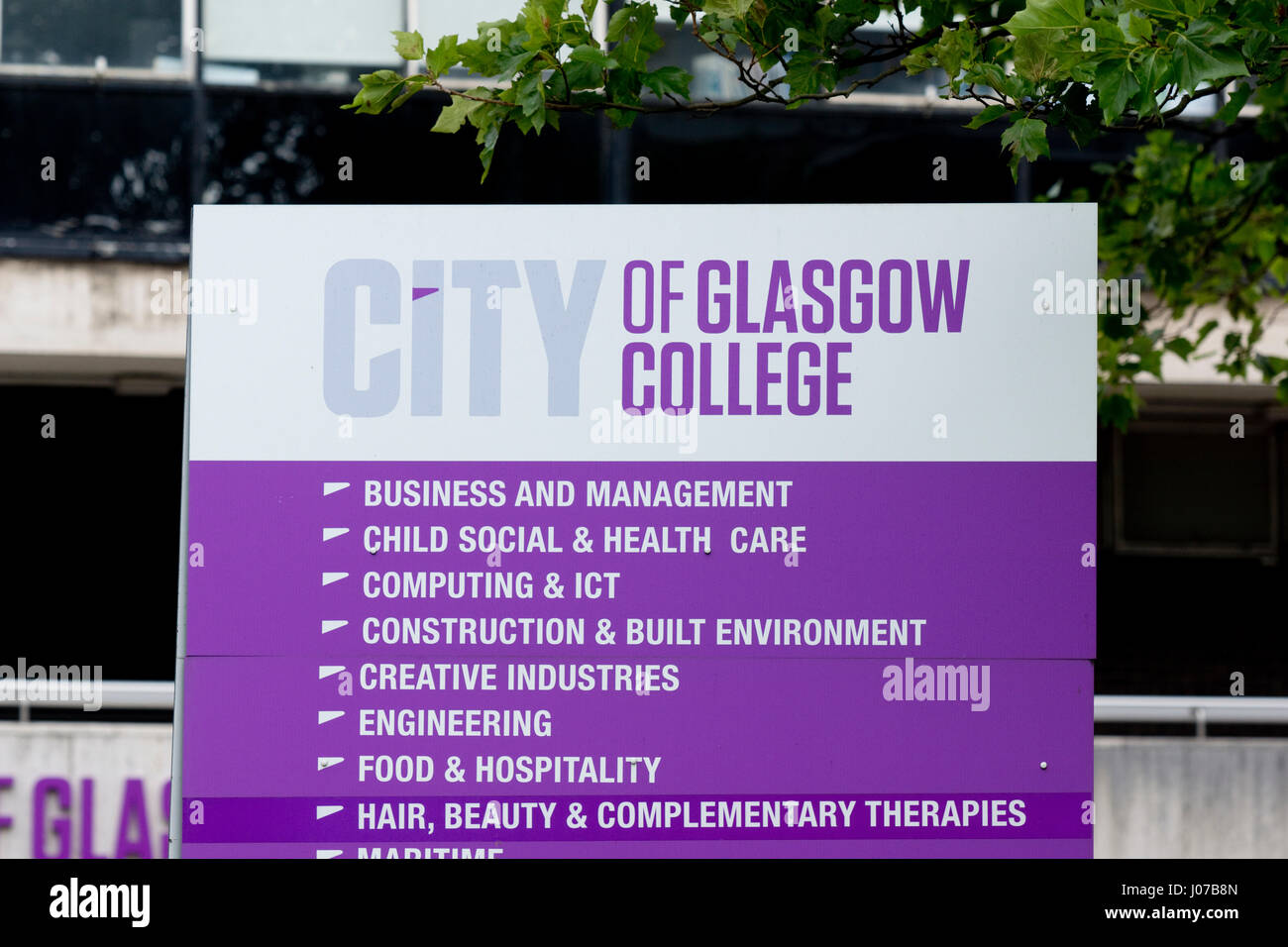 Entrance fees sign hi-res stock photography and images - Alamy