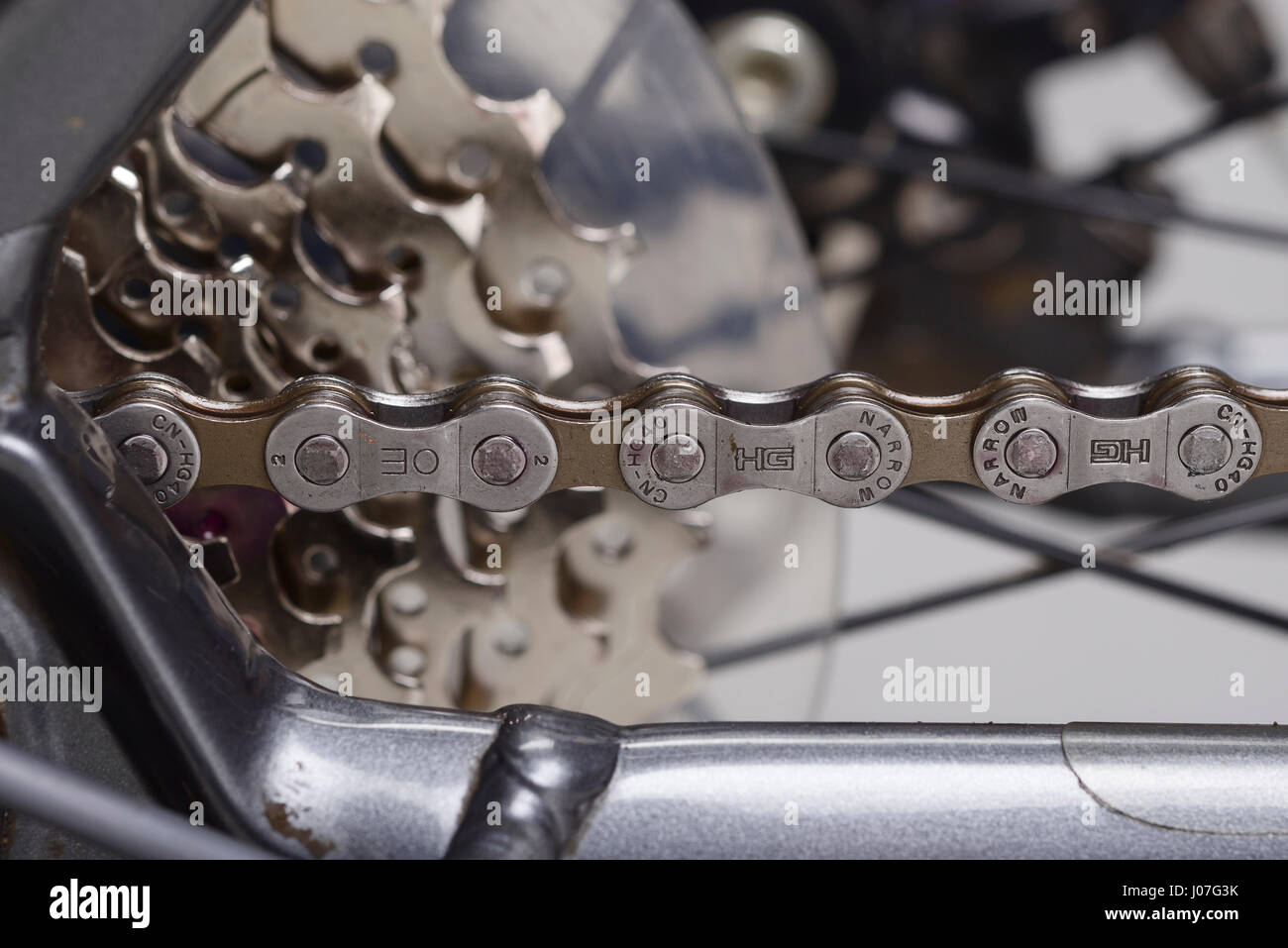 Close up of a bicycle chain and gear cassette Stock Photo - Alamy