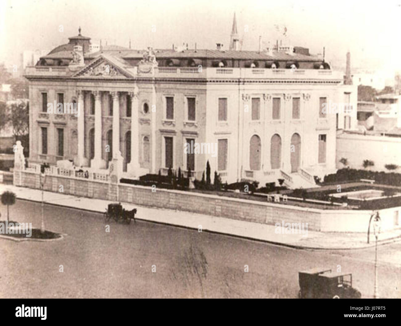 'Palacio Errázuri Alvear en 1918' is a historical photograph of the ...