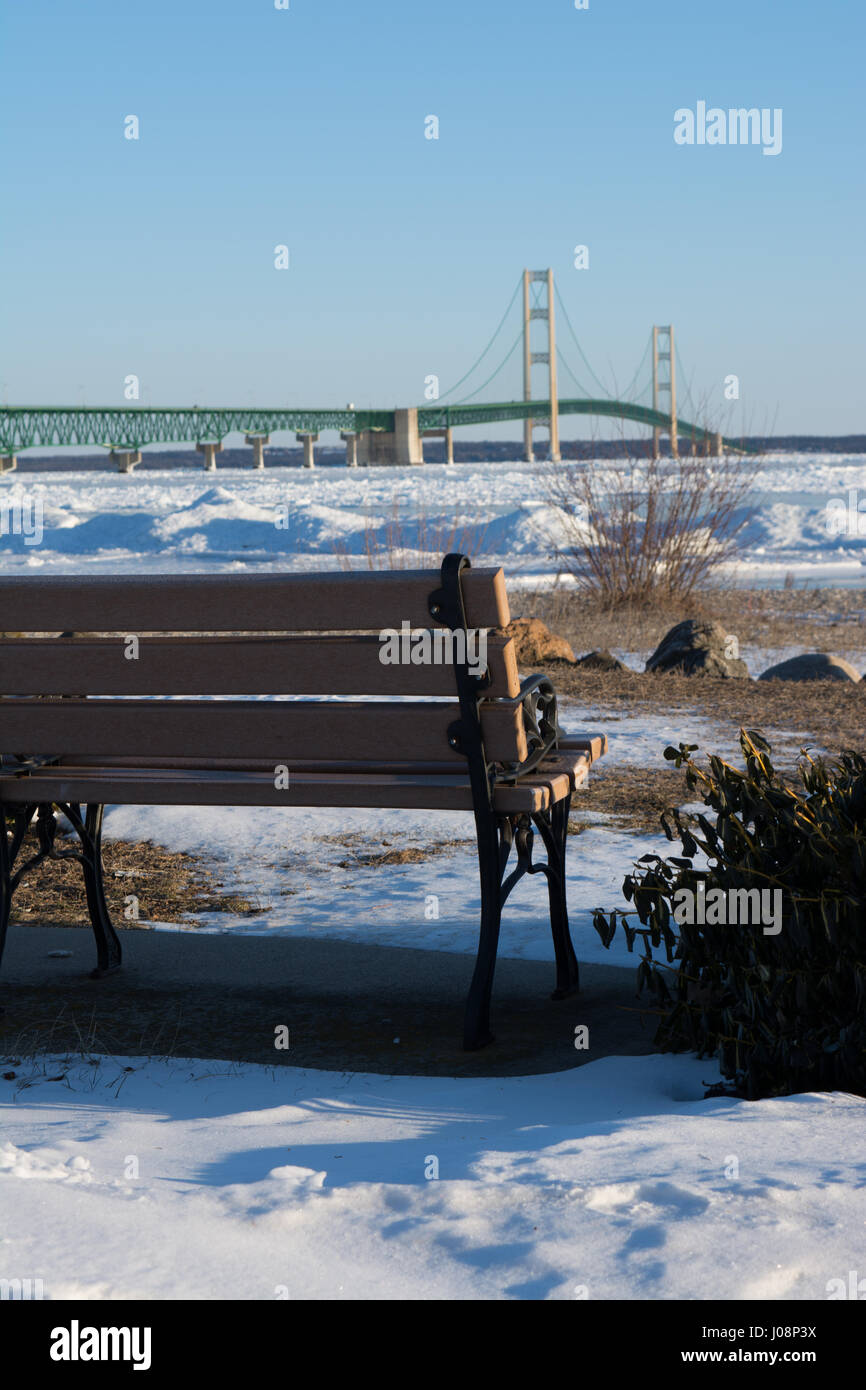 bench overlooking Mackinaw bridge in the winter Stock Photo - Alamy