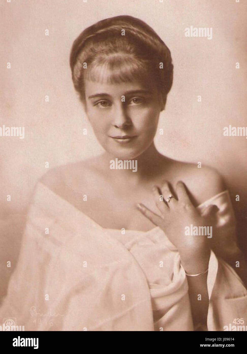 Käthe Haack, portrayed by Alexander Binder in 1916, is an actress ...