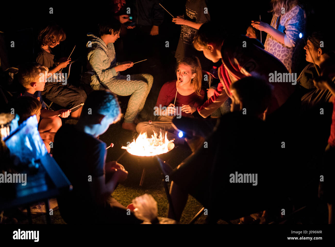 Toasting marshmallows fire hi-res stock photography and images - Alamy