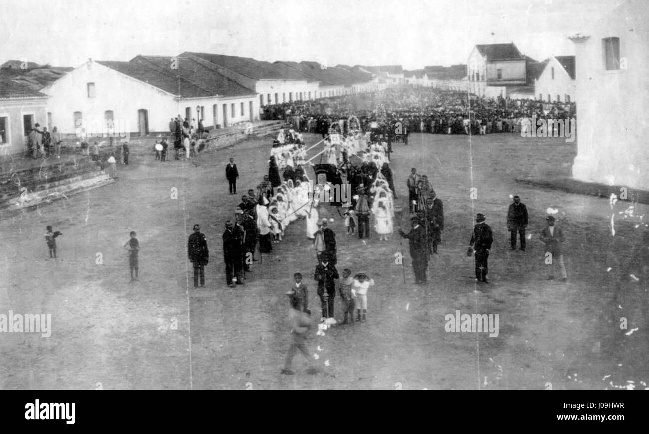 The painting ‘Procissão da Festa de Santana em Caicó’ depicts a ...