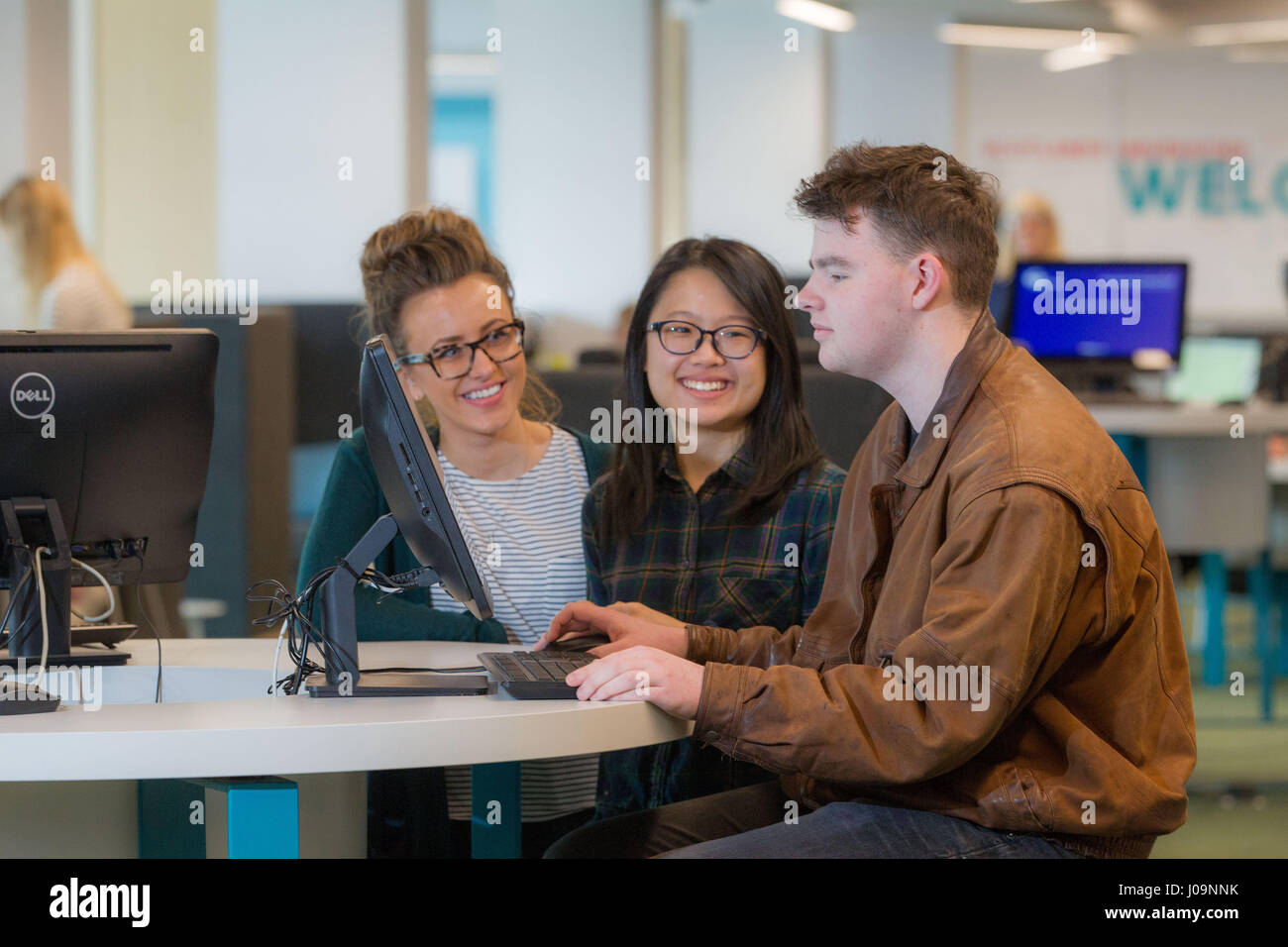 High school students computer lab hi-res stock photography and images ...