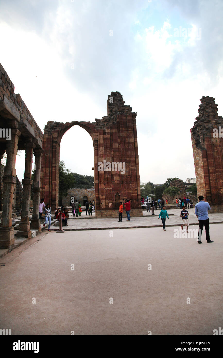 The Majestic Victory Tower, Qutub Minar is a UNESCO world heritage site ...