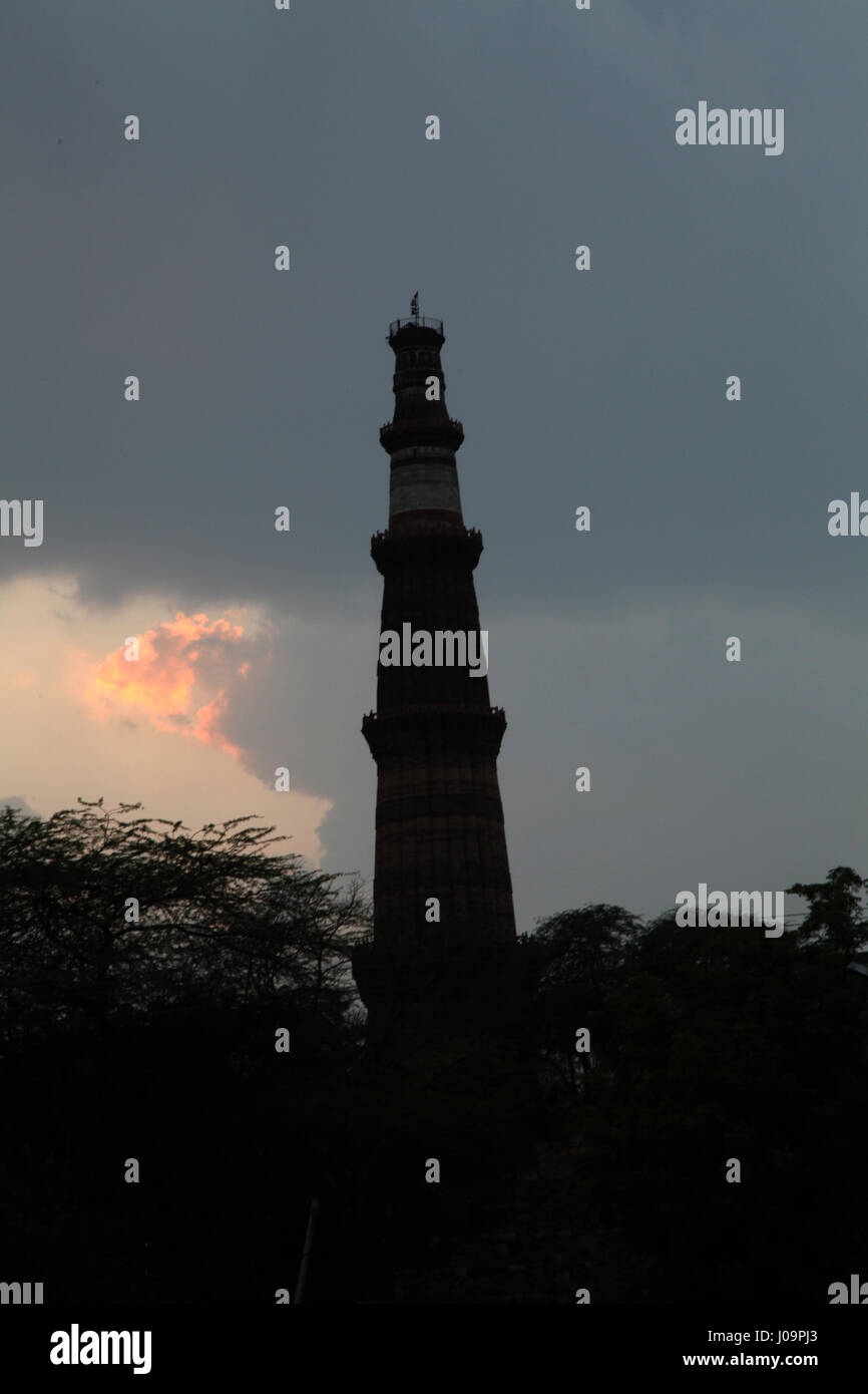The Majestic Victory Tower, Qutub Minar is a UNESCO world heritage site ...
