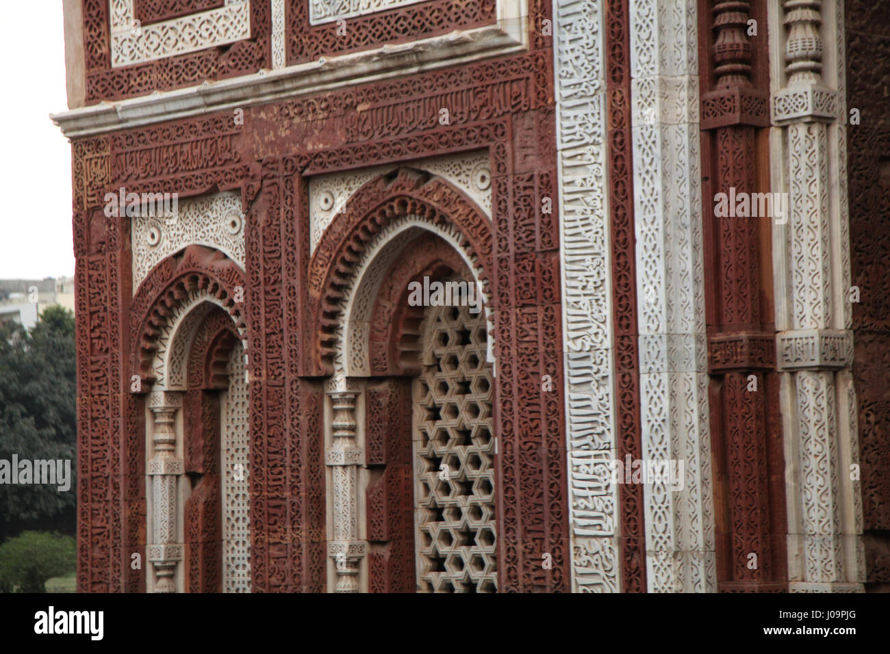 The Majestic Victory Tower, Qutub Minar is a UNESCO world heritage site ...