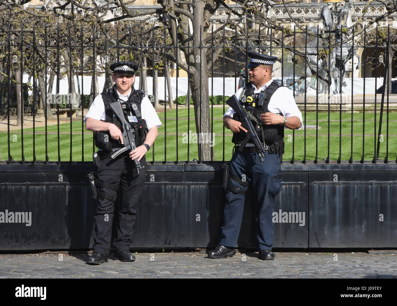 Armed Police Guard Houses of Parliament, Parliament Square, Westminster ...
