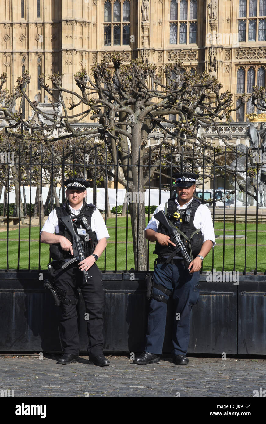 Armed Police Guard The Palace of Westminster,Houses of Parliament ...