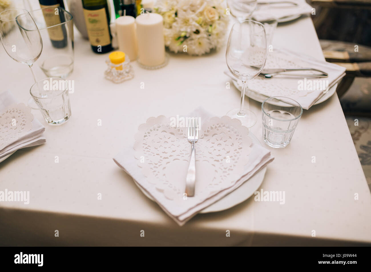Plates at the wedding banquet. Table setting. Wedding decoration Stock ...