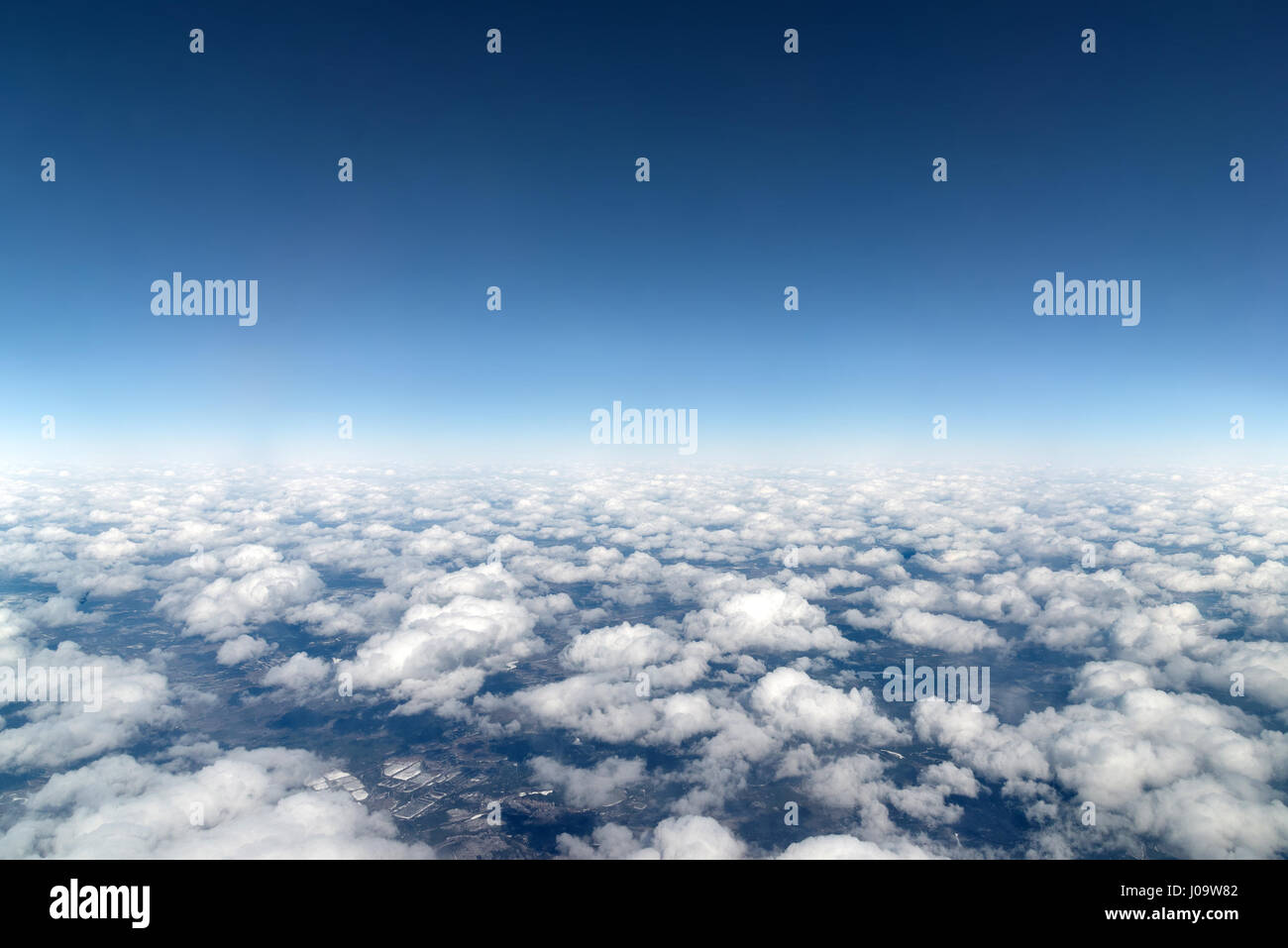 Above the cloud layer hi-res stock photography and images - Alamy