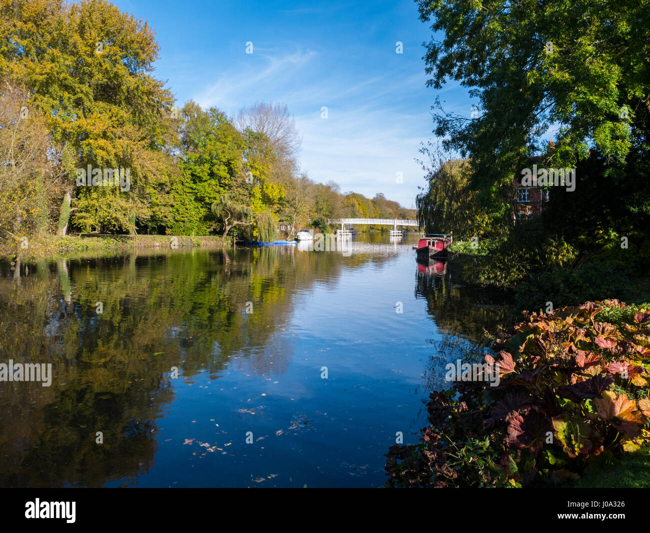 Whitchurch Bridge, Pangbourne on Thames, Village in Berkshire, England ...