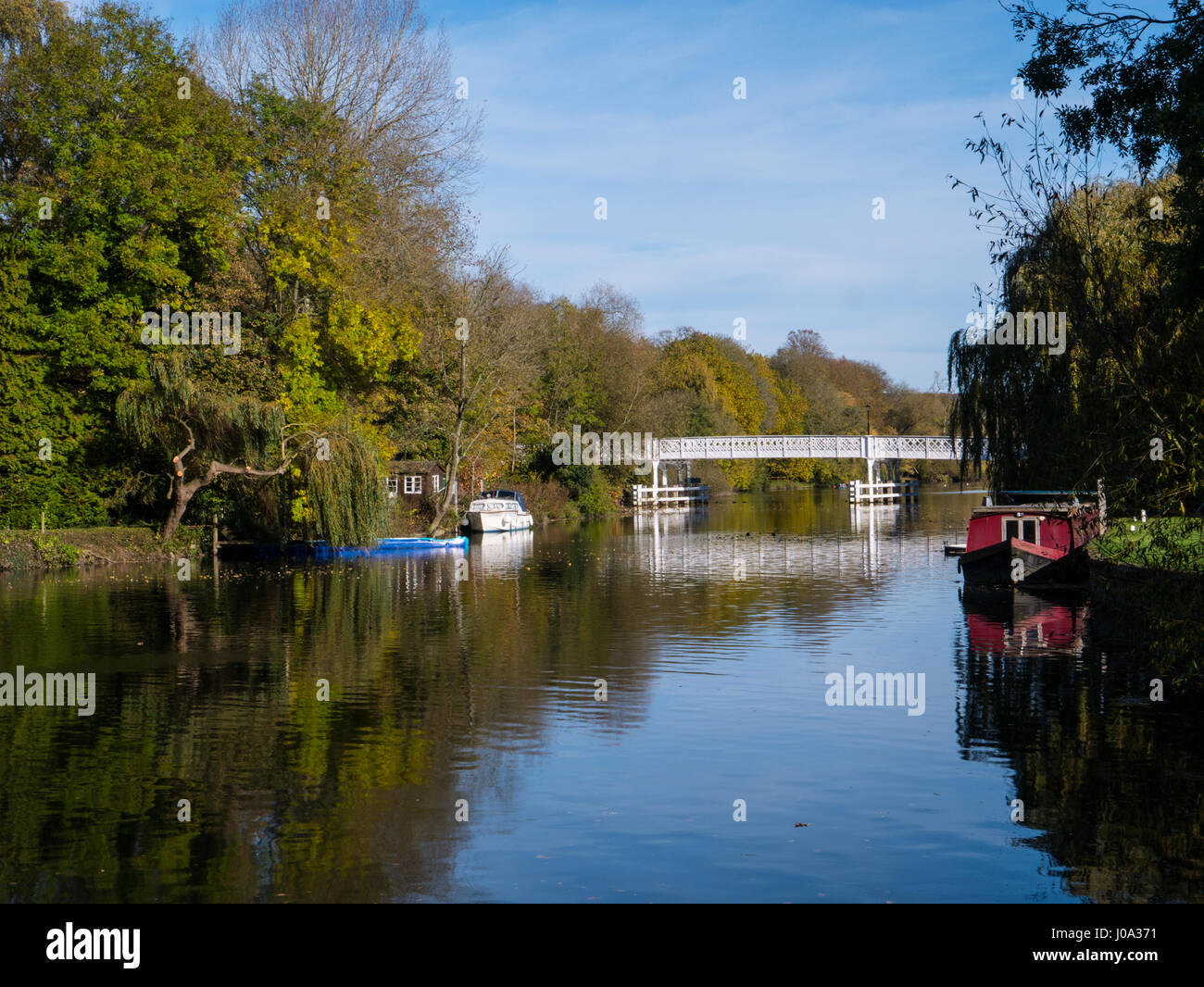 Whitchurch Bridge, Pangbourne on Thames, Village in Berkshire, England ...