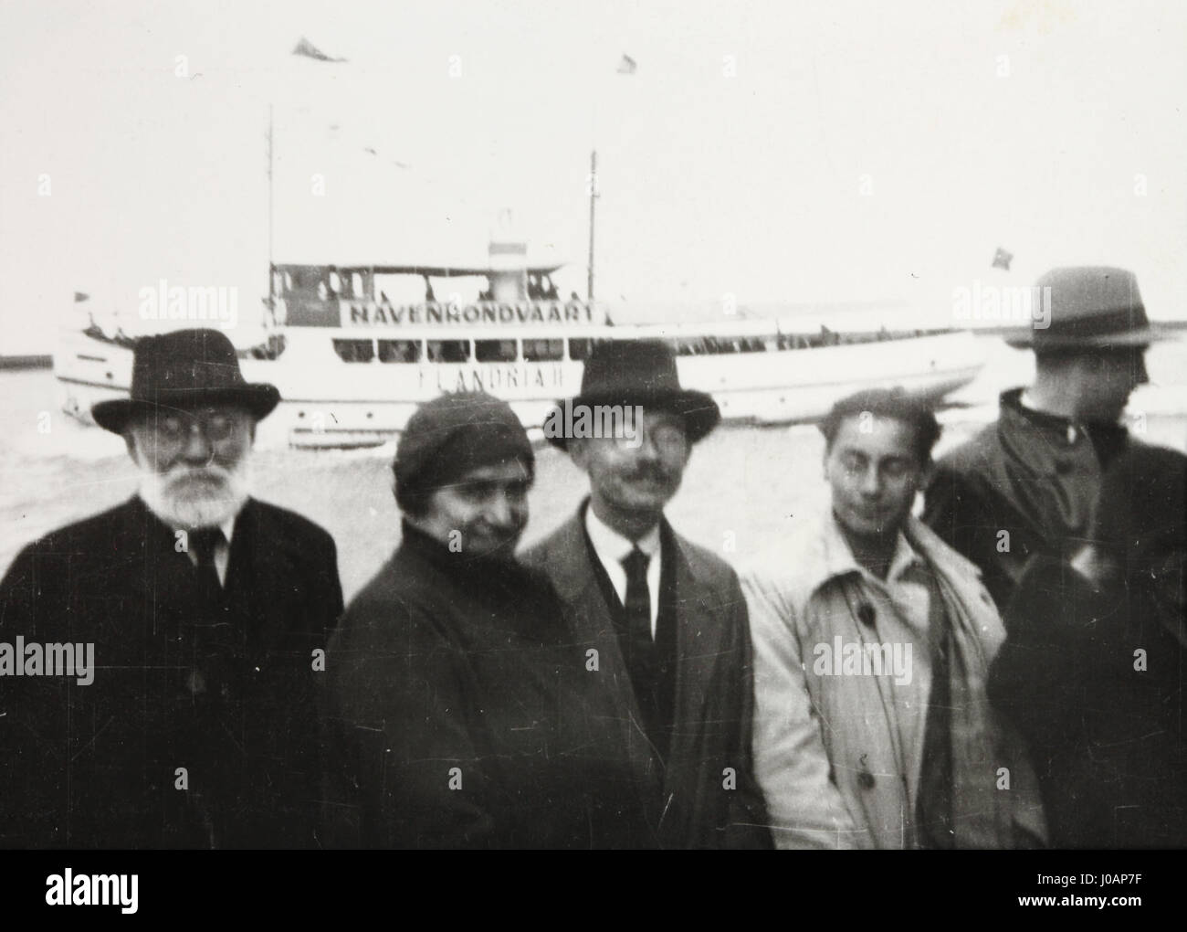 This photograph shows Paul Otlet and his team on an excursion in ...
