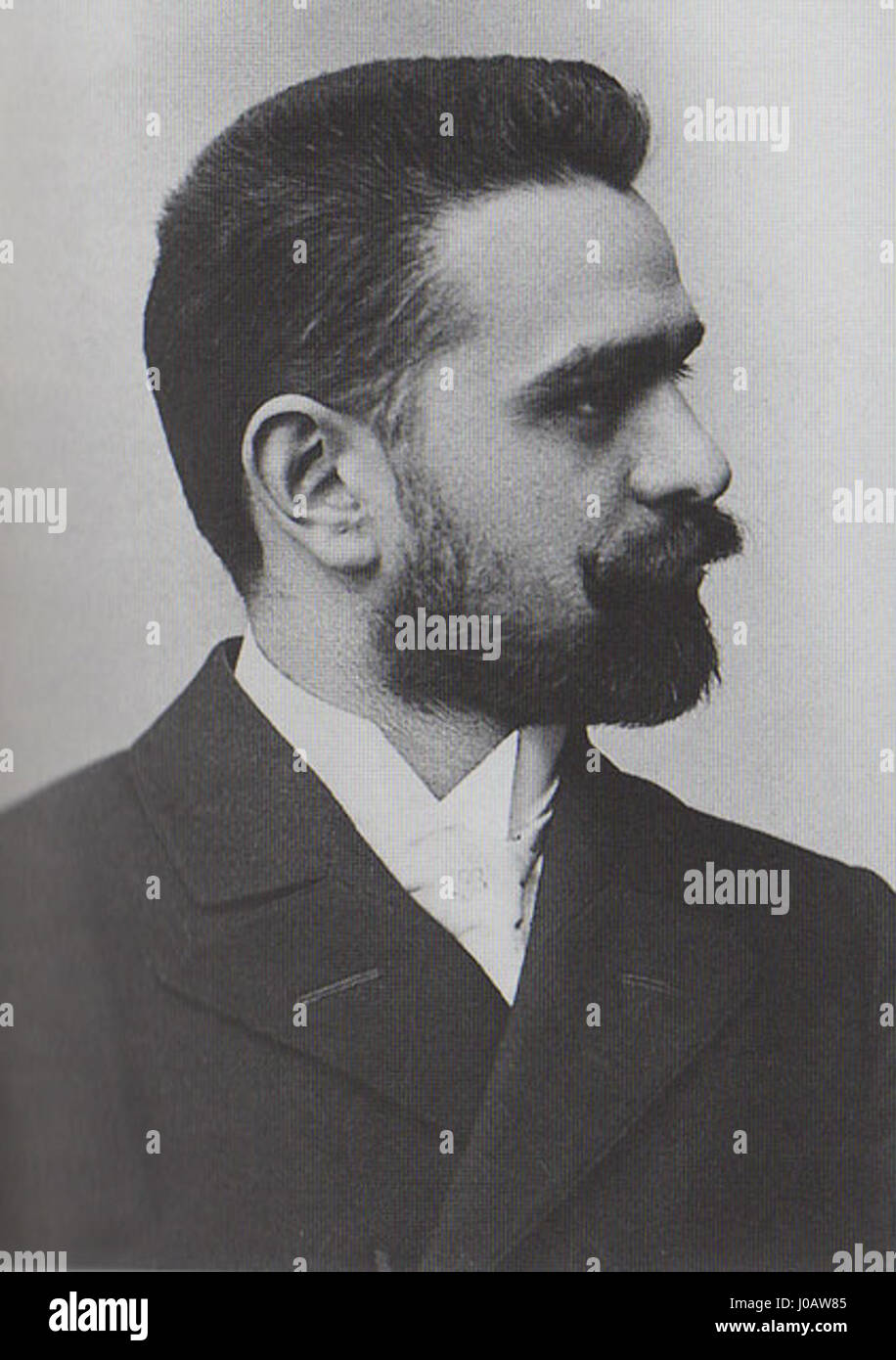 The emblem of the Soviet Union (USSR) symbolizes the unity of its ...