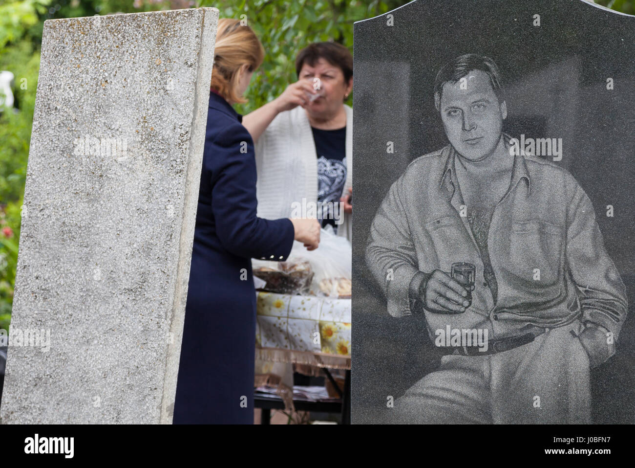 Person buried with food hi-res stock photography and images - Alamy