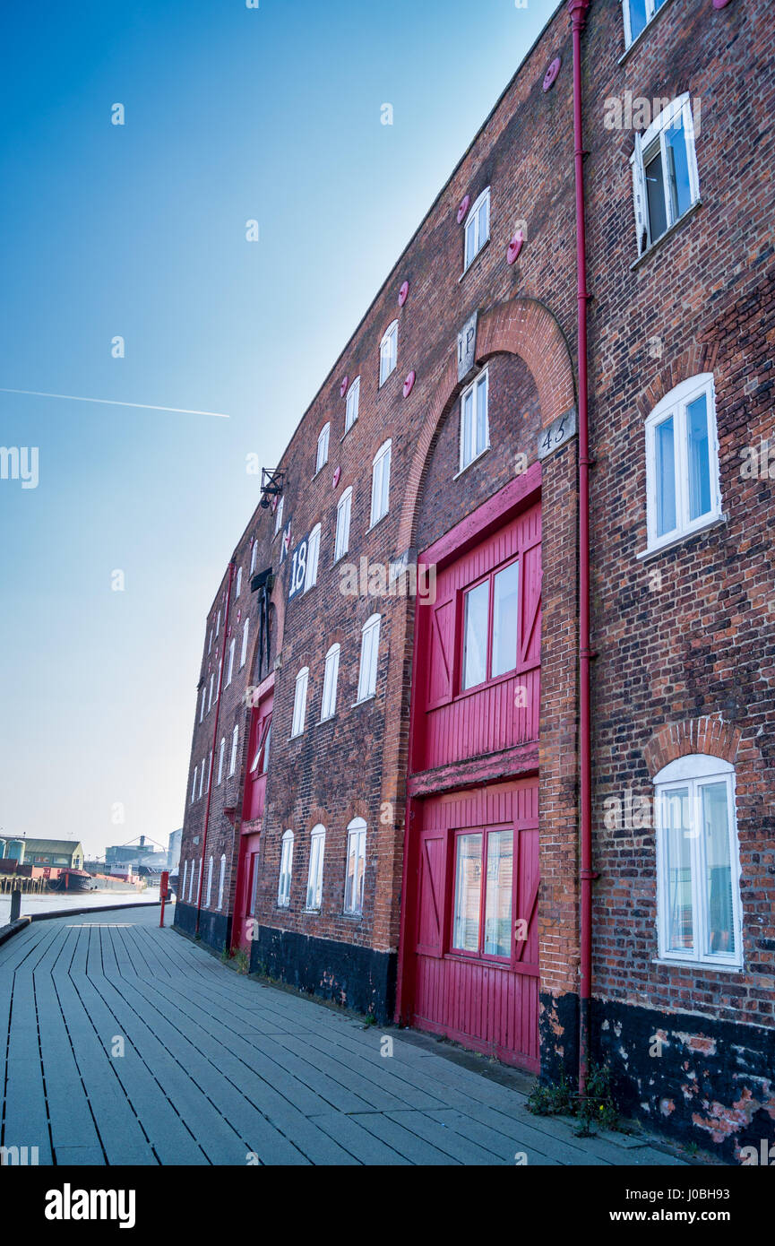 Warehouse building by river hi-res stock photography and images - Alamy