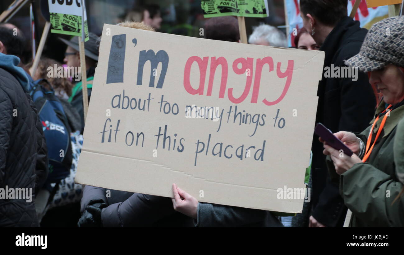 Angry crowd hi-res stock photography and images - Alamy