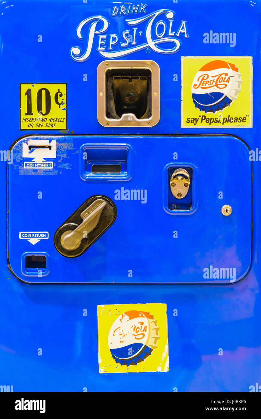 VALENCIA, SPAIN - JULY 31, 2016: Retro Pepsi-Cola Vending Machine ...