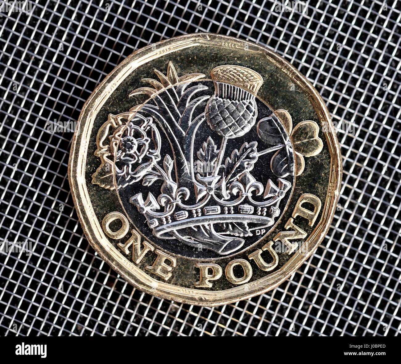 New one pound coin Stock Photo - Alamy