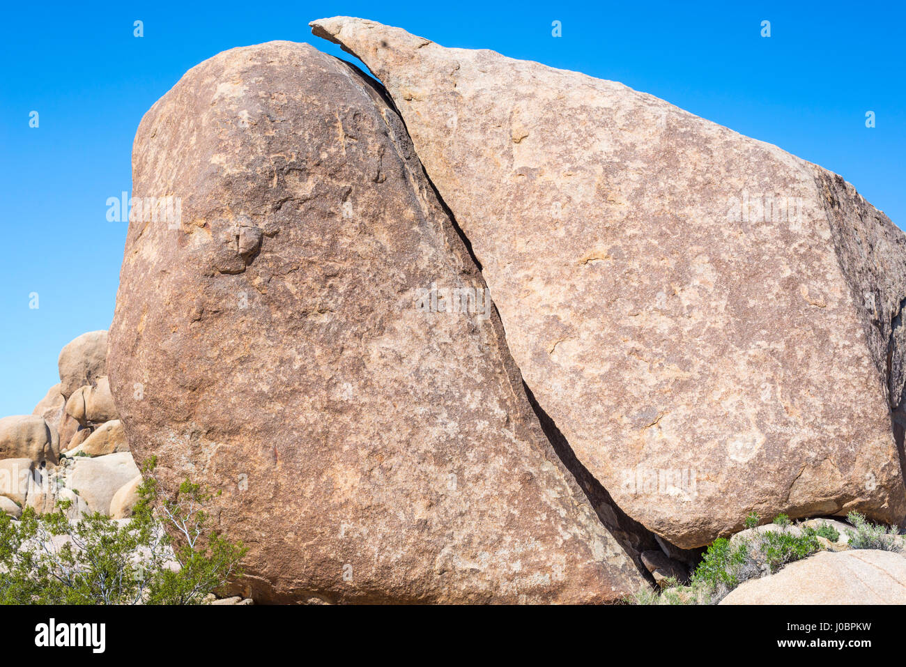 Split rock hi-res stock photography and images - Alamy