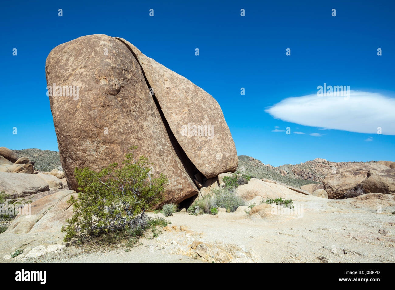 Split Rock. Joshua Tree National Park, California, USA Stock Photo - Alamy