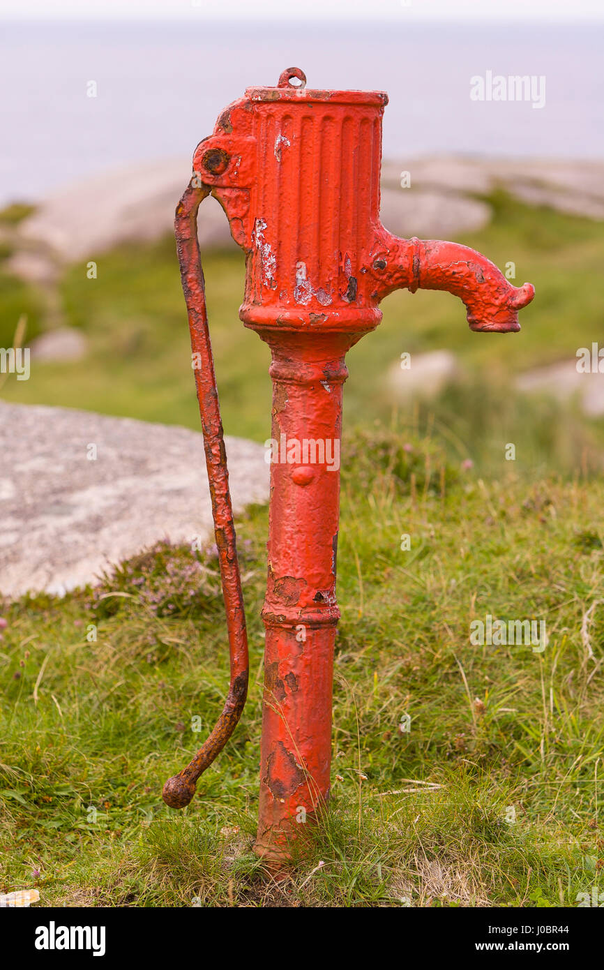 CRUIT ISLAND, DONEGAL, IRELAND - Old red water pump Stock Photo - Alamy
