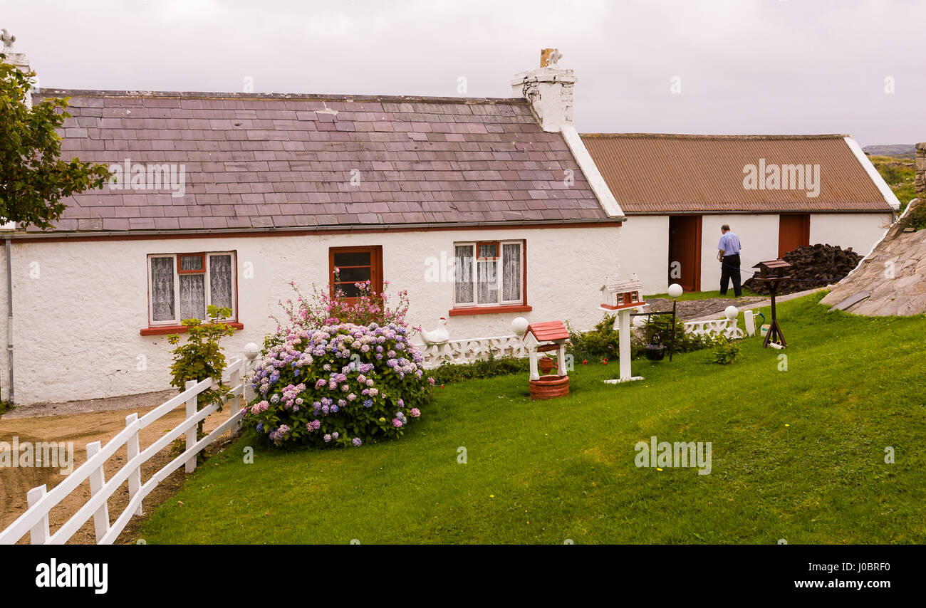 DONEGAL, IRELAND - Rural house Stock Photo - Alamy