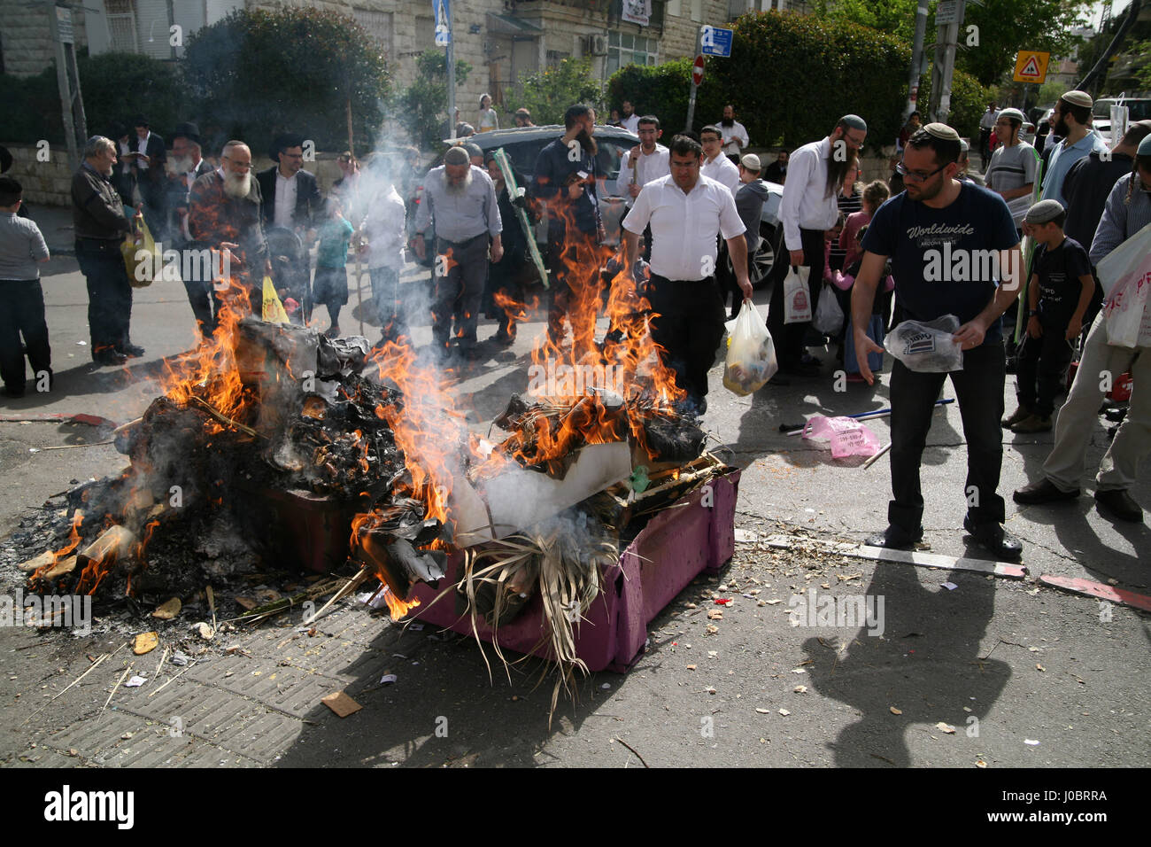 Orthodox Jewish men burn Chametz, bread and foods not Kosher for ...