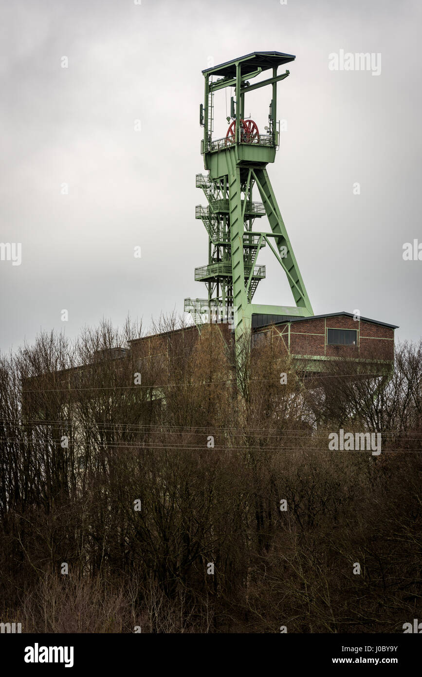 Old steel mine headframe hi-res stock photography and images - Alamy