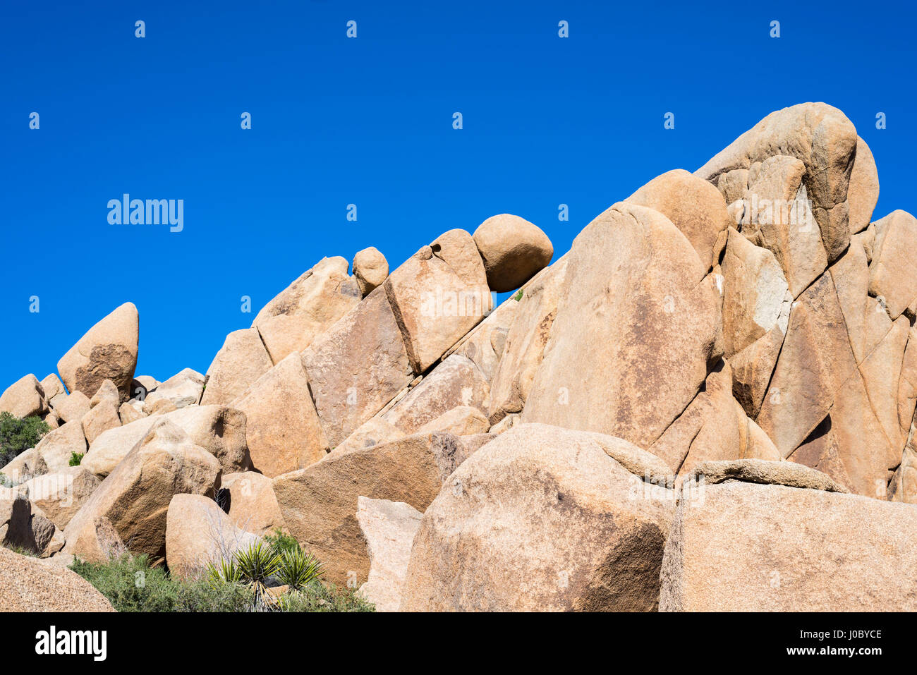 Rock formations at the along the Skull Rock Trail. Joshua Tree National ...