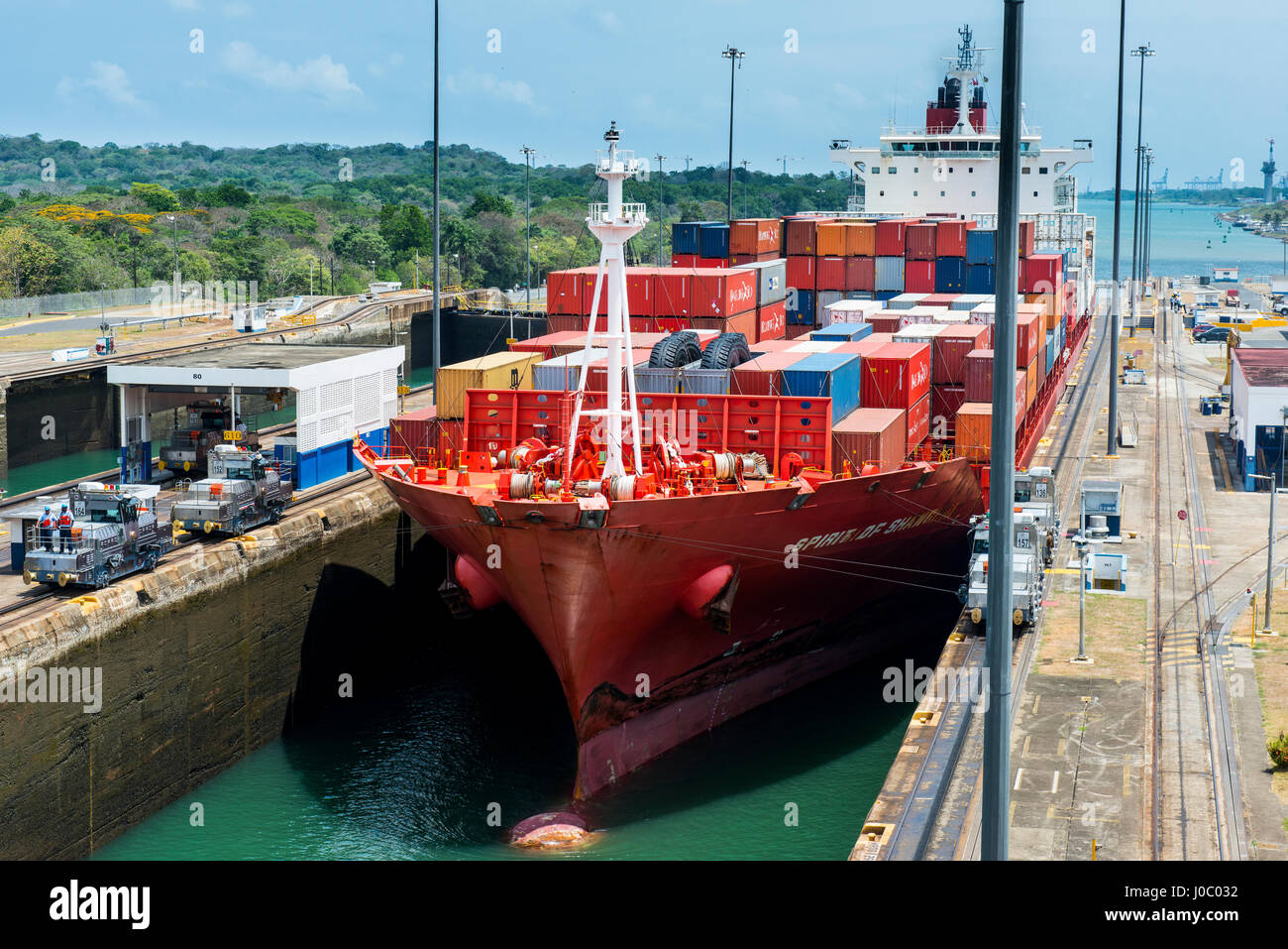 Panama canal locks scale hi-res stock photography and images - Alamy