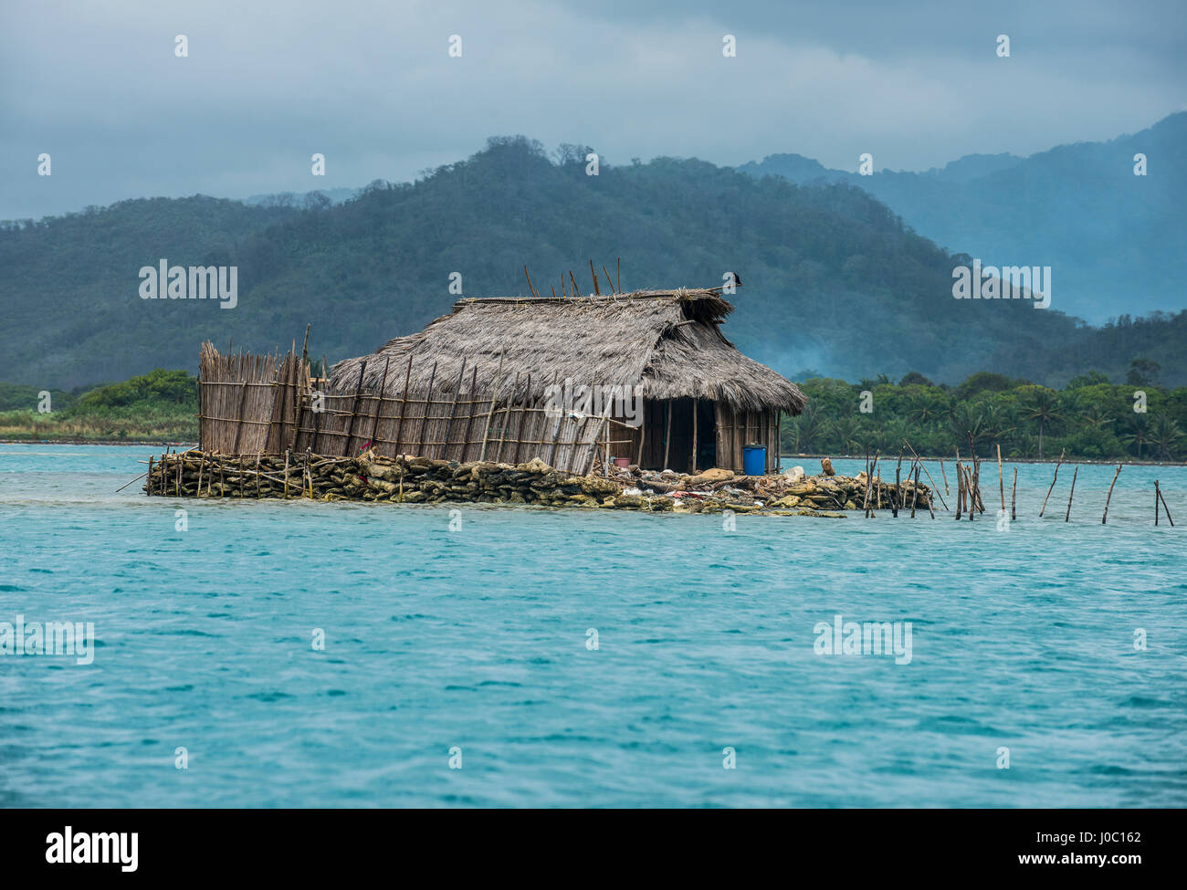 Traditional hut on a very little islet, Achutupu, San Blas Islands ...
