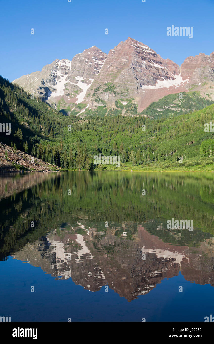 Maroon Lake and Maroon Bells Peaks in the background, Maroon Bells ...