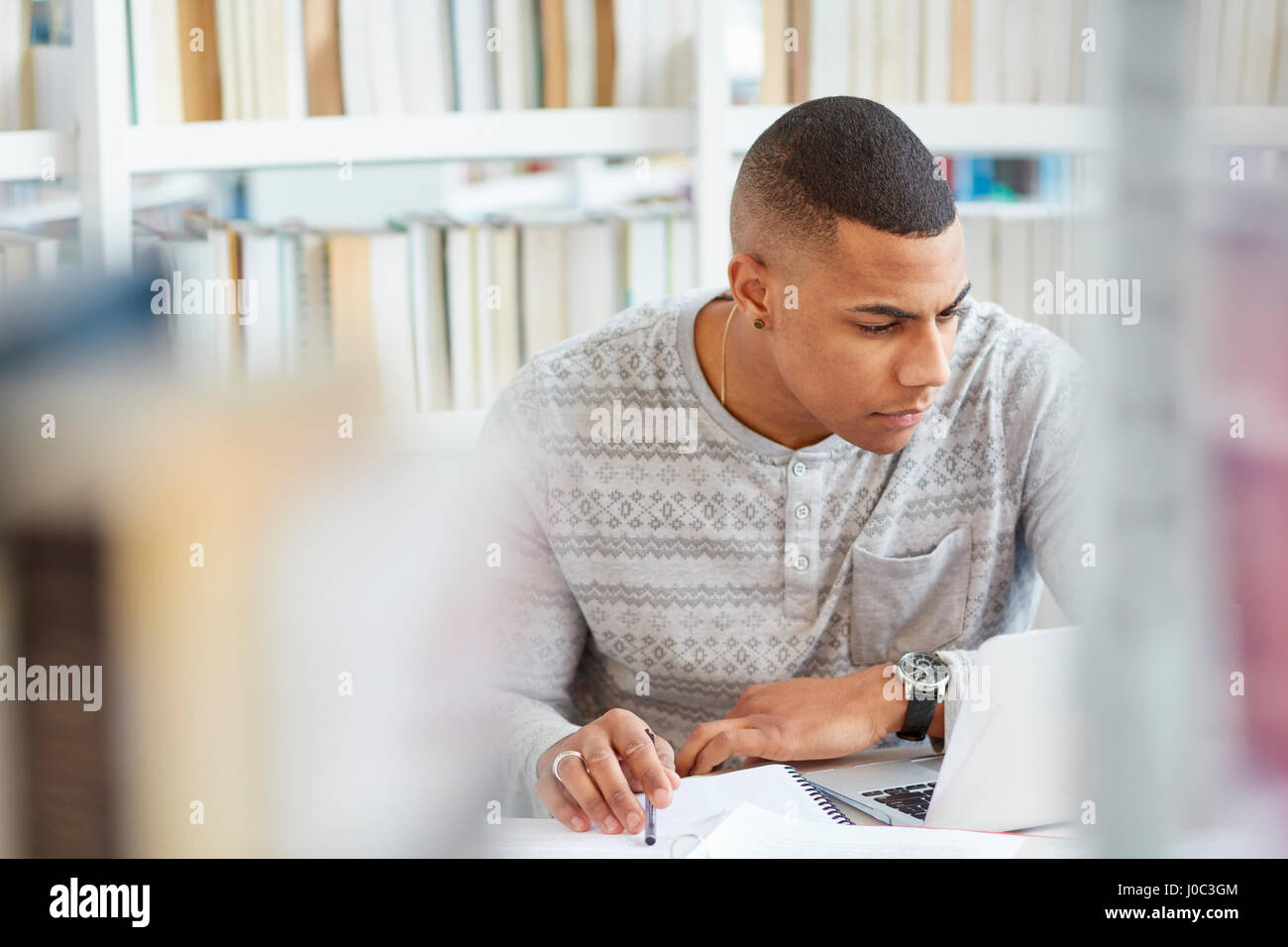 Working library hi-res stock photography and images - Alamy