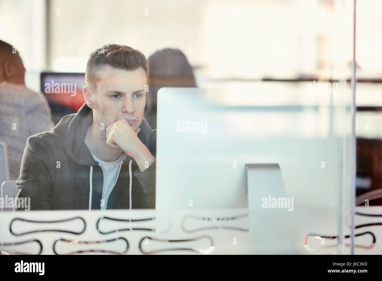 Glass partition hi-res stock photography and images - Alamy