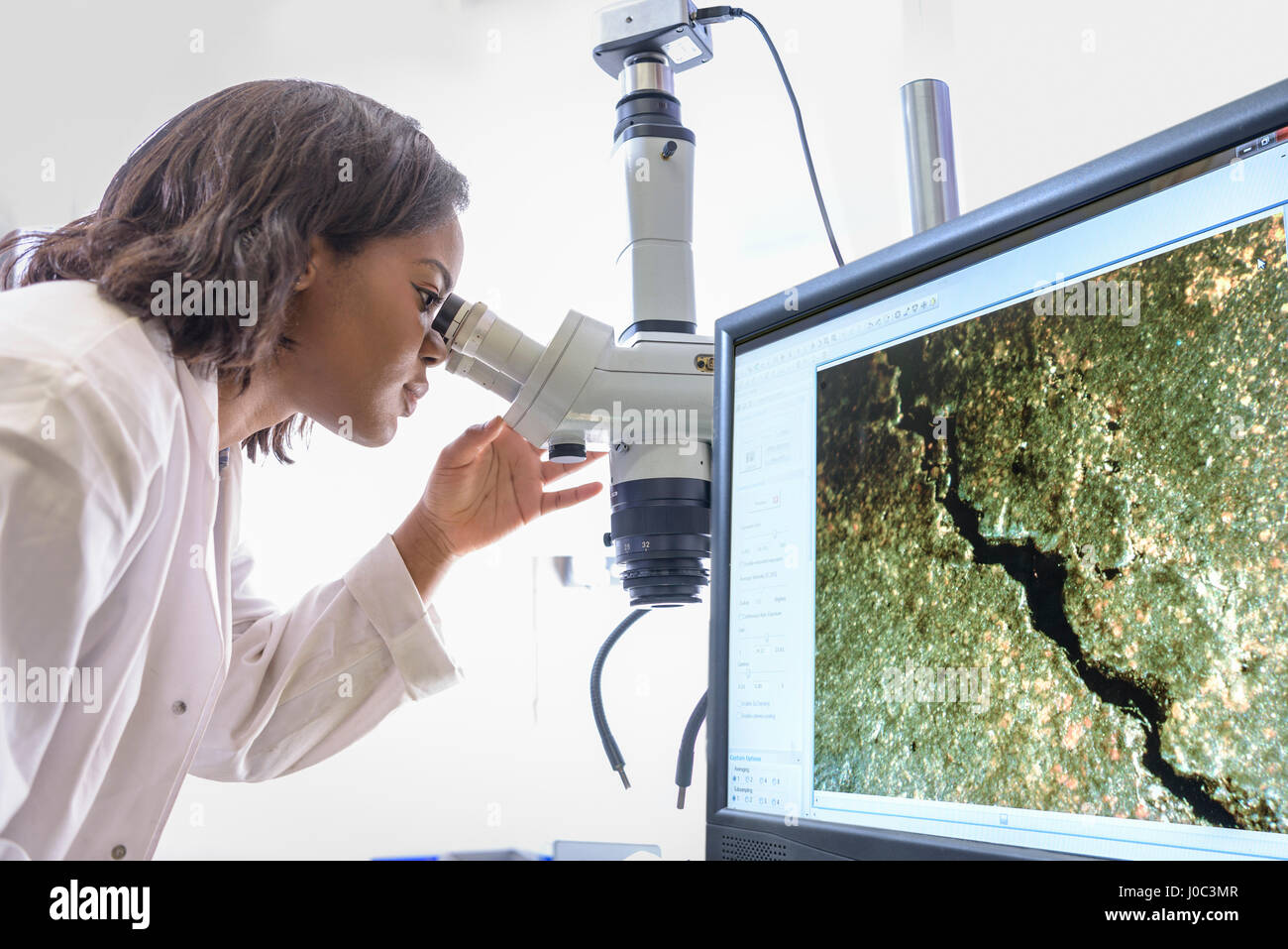 Microscope in laboratory hi-res stock photography and images - Alamy