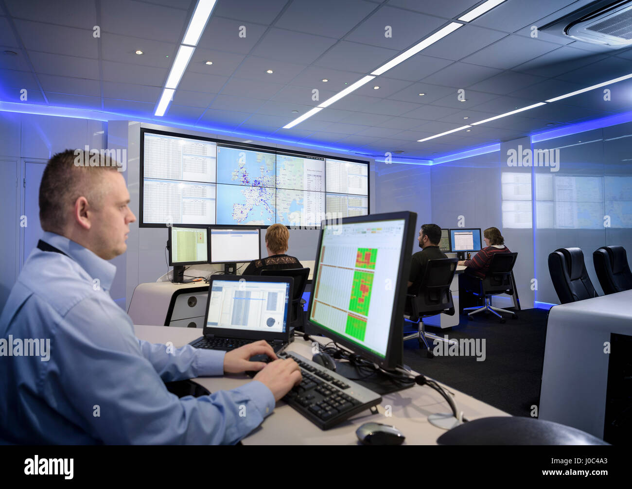 Woman response hi-res stock photography and images - Alamy