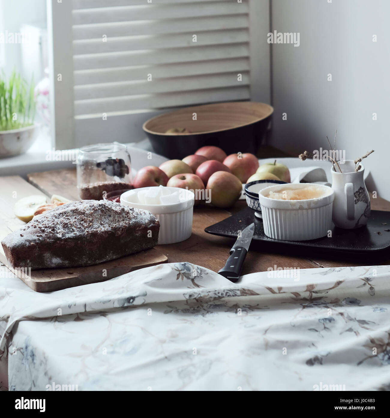 Messy cake knife hi-res stock photography and images - Alamy