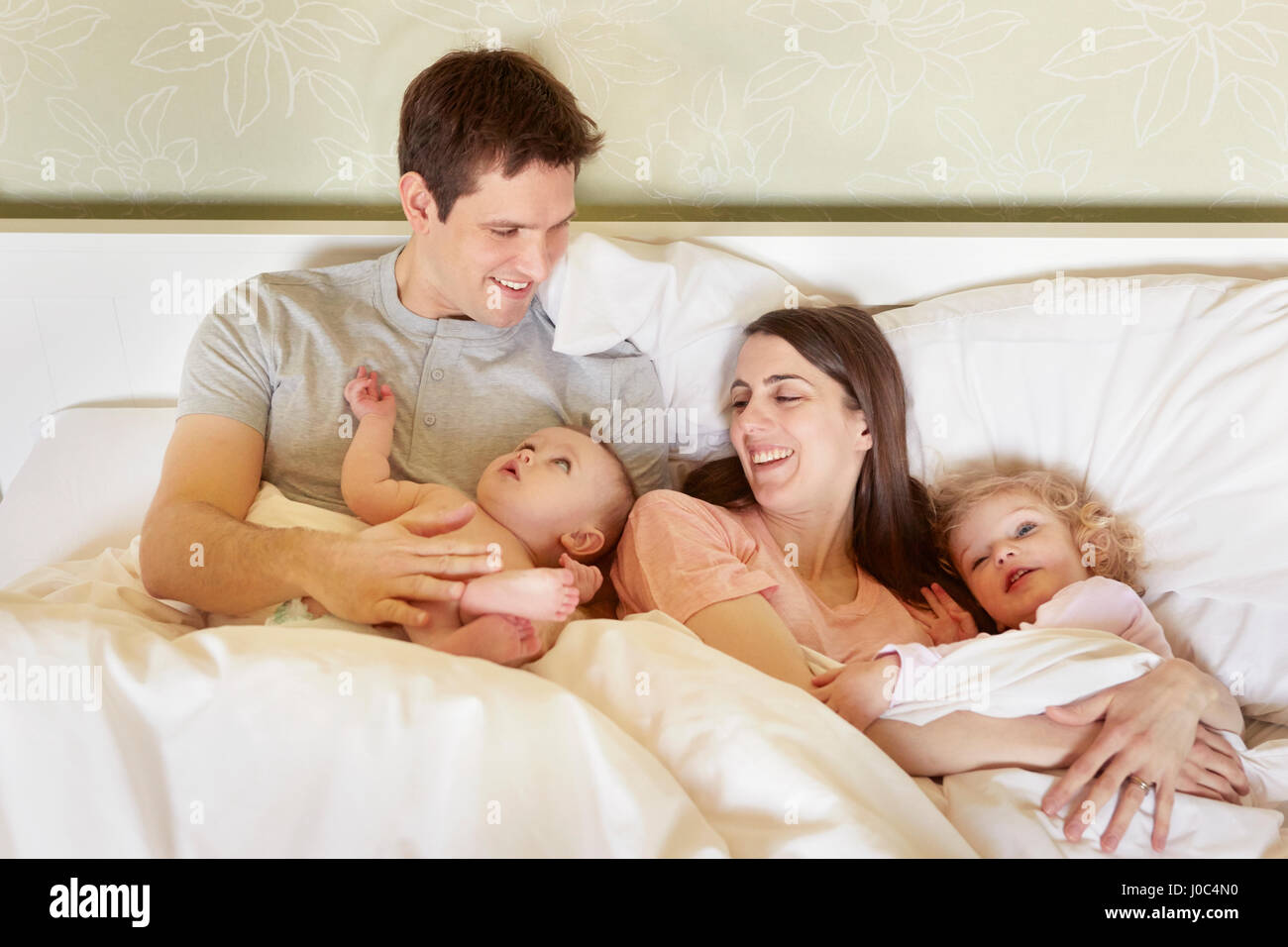 Family huddled bed hi-res stock photography and images - Alamy
