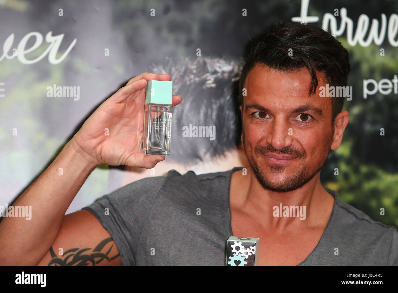 Peter Andre launches his new fragrance 'Forever Young' and signs copies ...