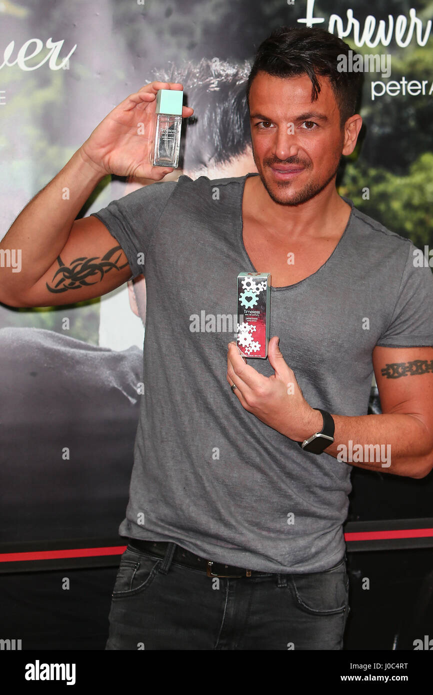 Peter Andre launches his new fragrance 'Forever Young' and signs copies ...
