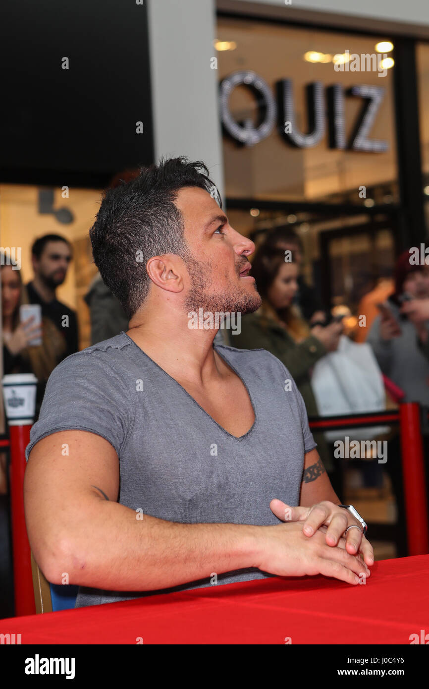 Peter Andre launches his new fragrance 'Forever Young' and signs copies ...