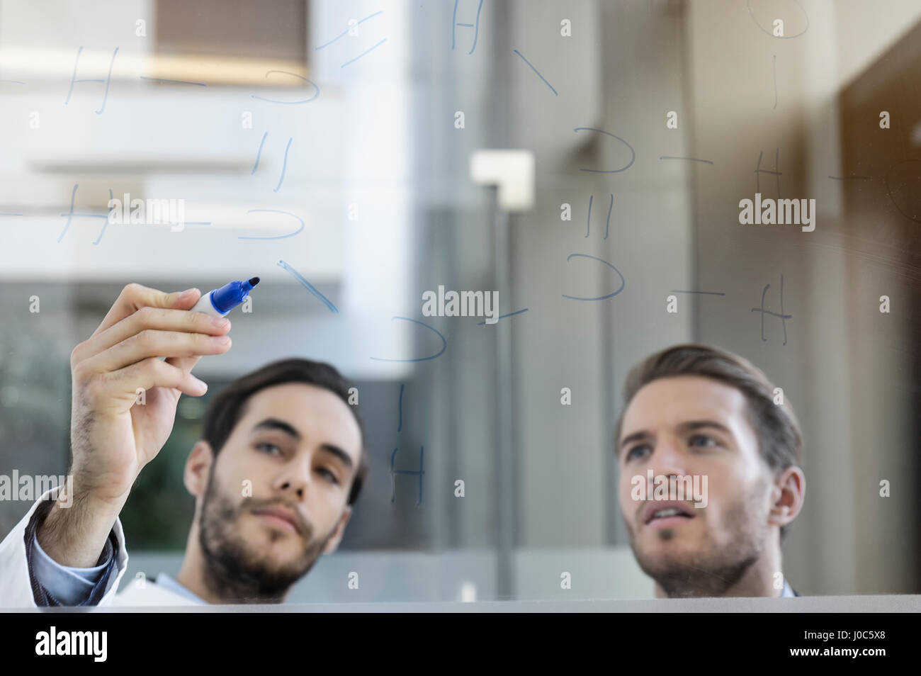 Glass whiteboard hi-res stock photography and images - Alamy