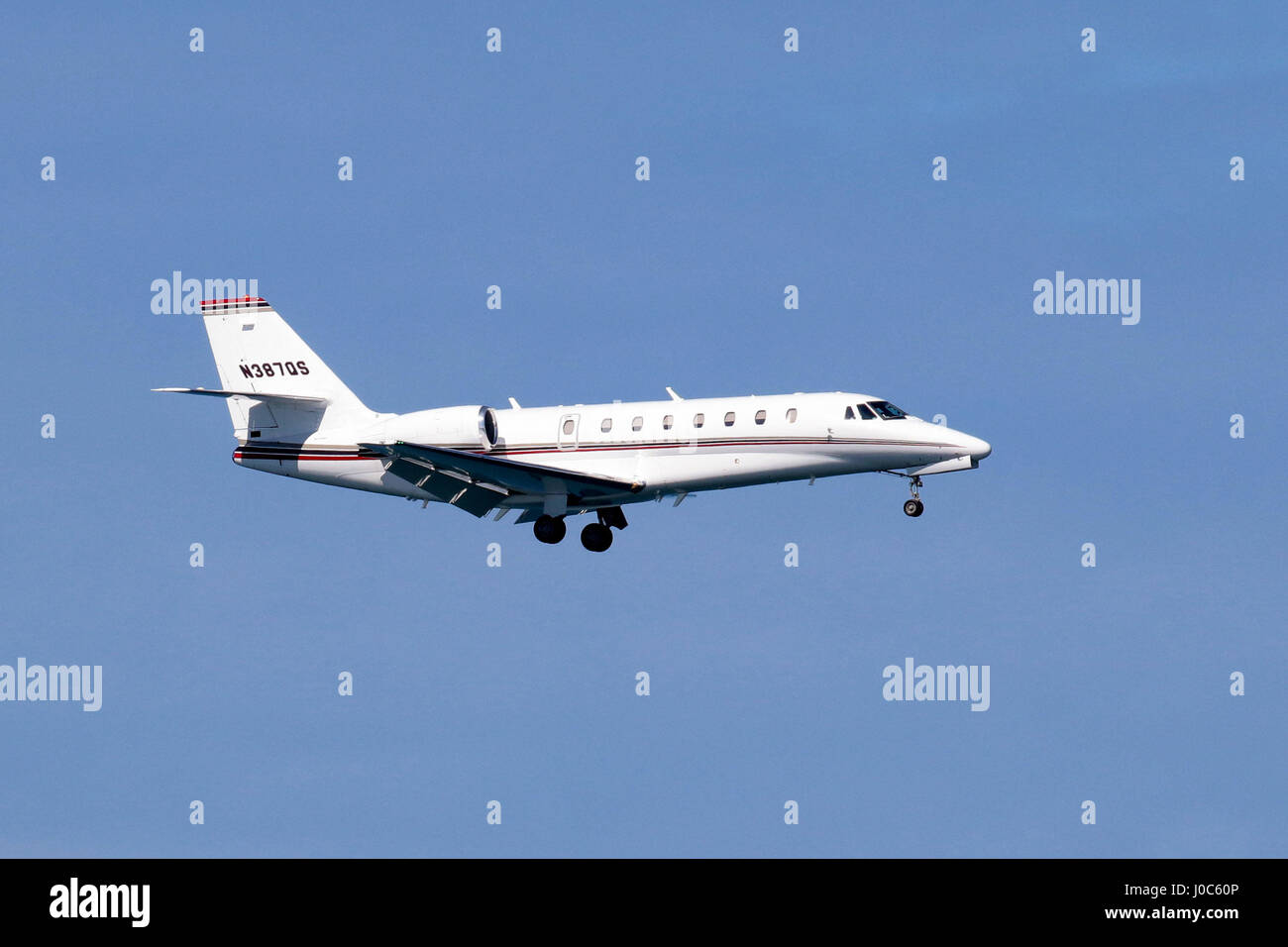 Cessna 680 Citation Sovereign aircraft N387QS coming into land at ...