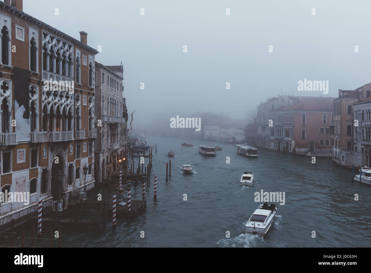 Elevated canal hi-res stock photography and images - Alamy