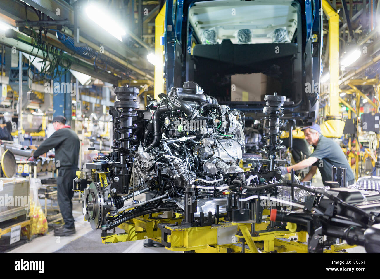Car factory workers hi-res stock photography and images - Alamy