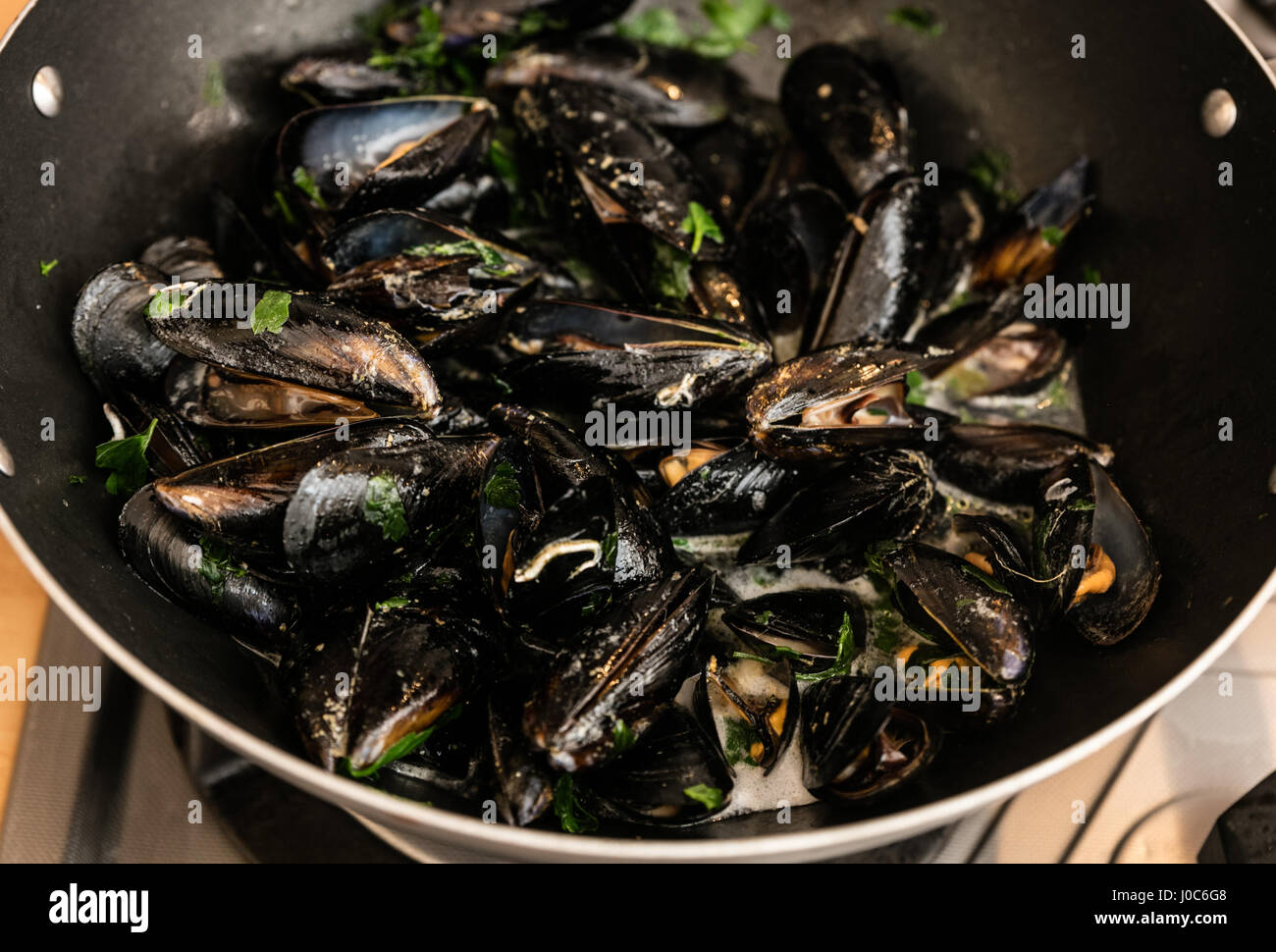 Mussels cooking in pan hi-res stock photography and images - Alamy